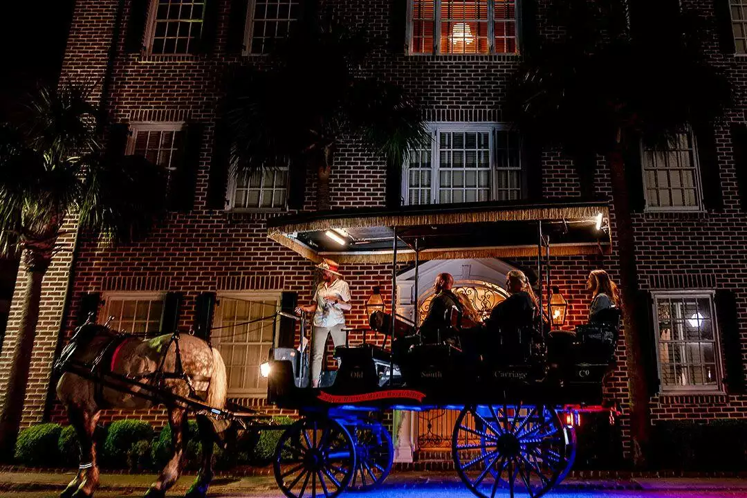 Historic Charleston Carriage & Haunted Carriage Tour Combo
